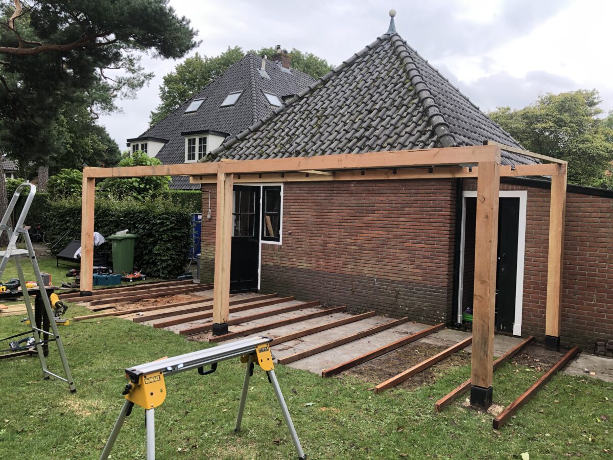 Douglas overkapping met vlonder - Gooische Hut