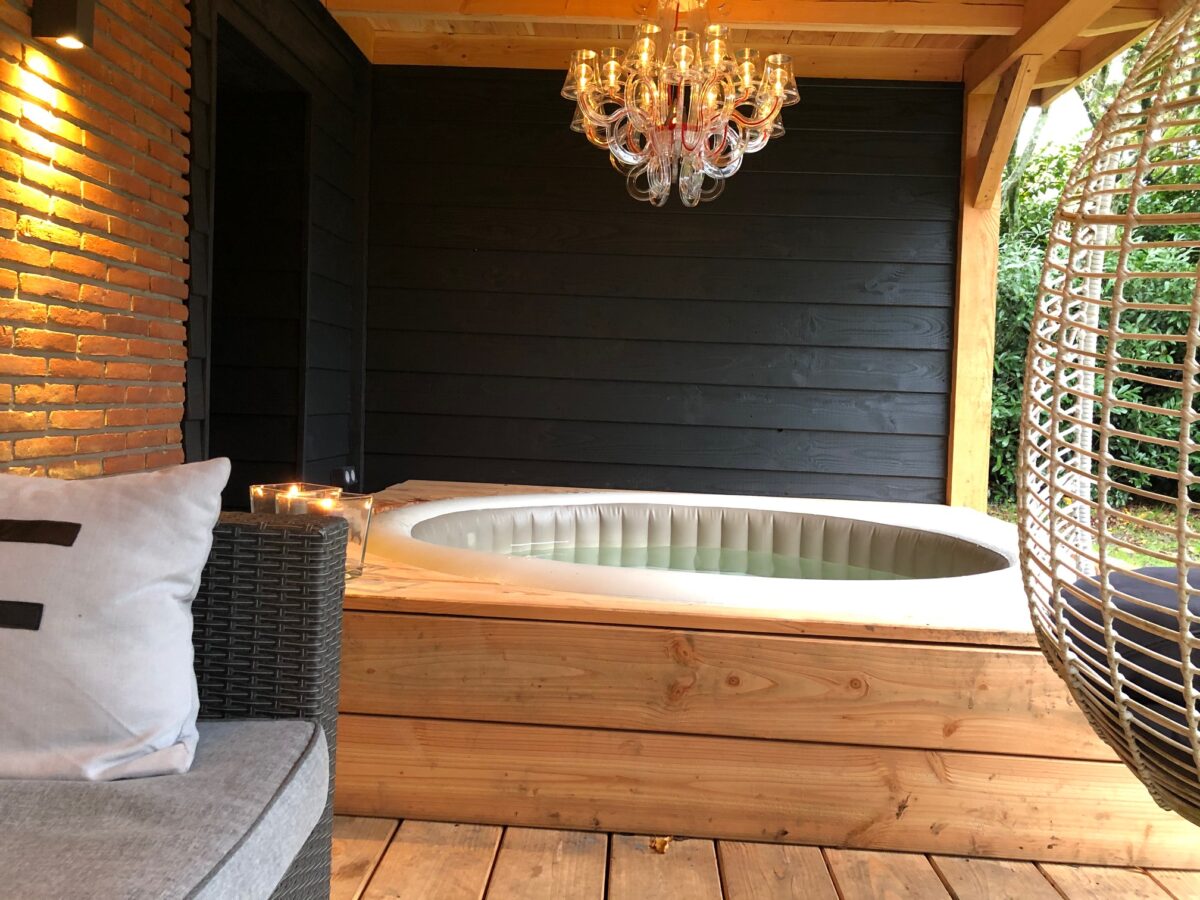 Douglas overkapping met vlonder - Gooische Hut